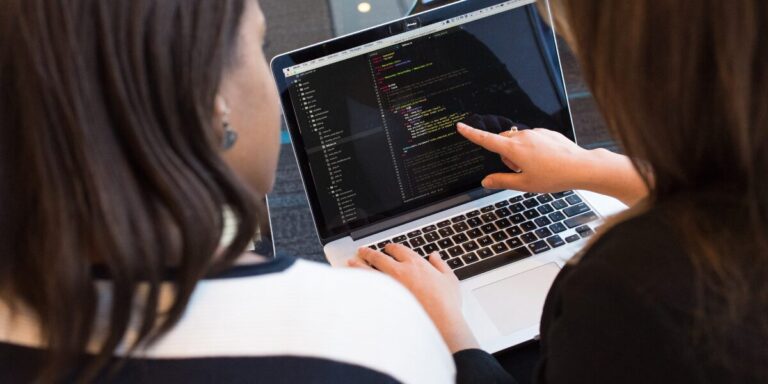 レスポンシブ対応サイトのコーディングは代行会社がおすすめ！費用相場も解説｜CODING ARMY